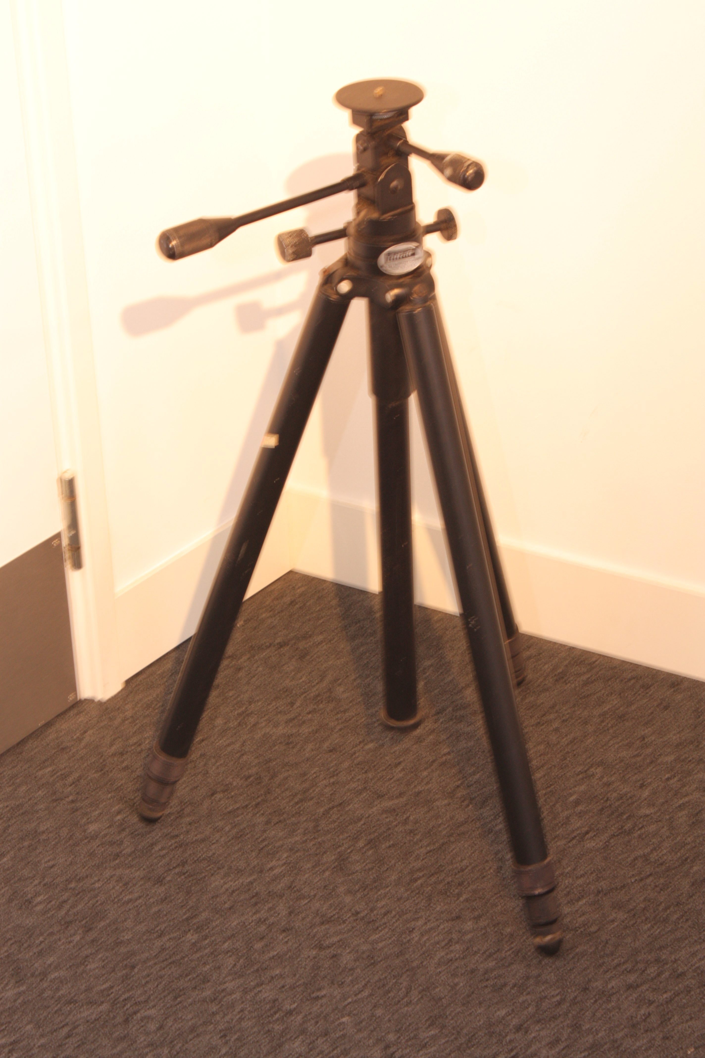 Leitz/Leica TILTALL Large 3-Section Tripod (Uniphot Corp) – The Real ...